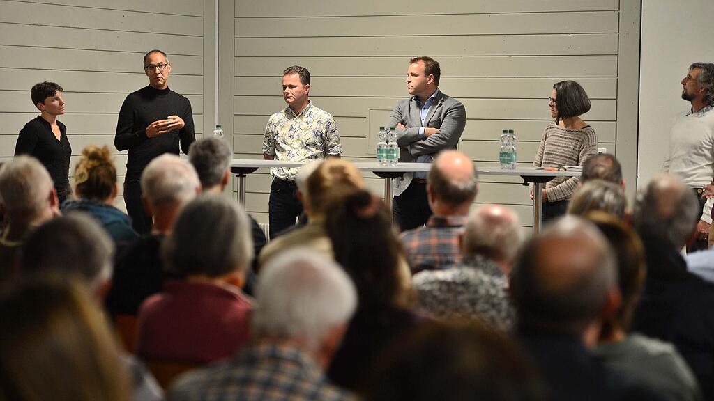 Zum Abschluss gab es eine kurze Podiumsdiskussion mit (von links) Lea ...