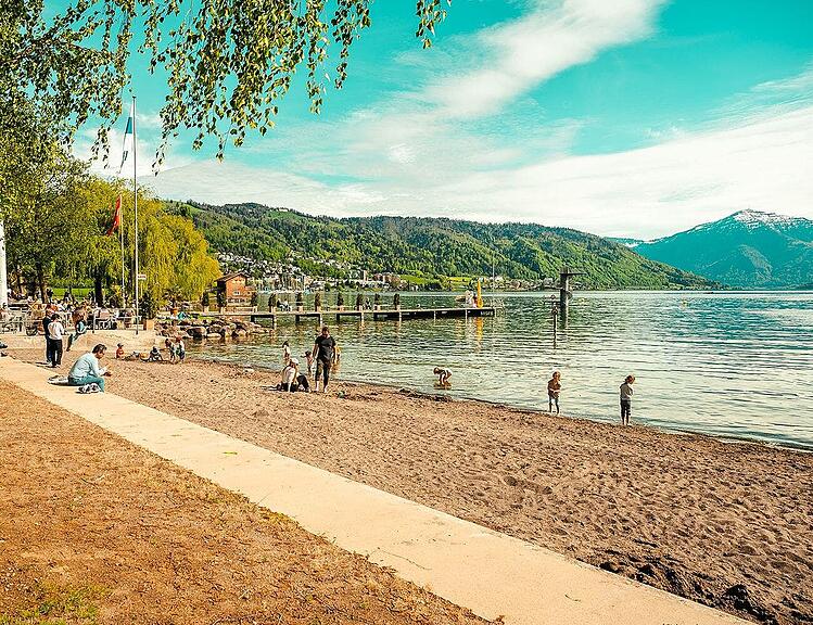 Mit Mezze, Salaten, Burger und Pommes: Das Strandbad Zug startet am 7 ...