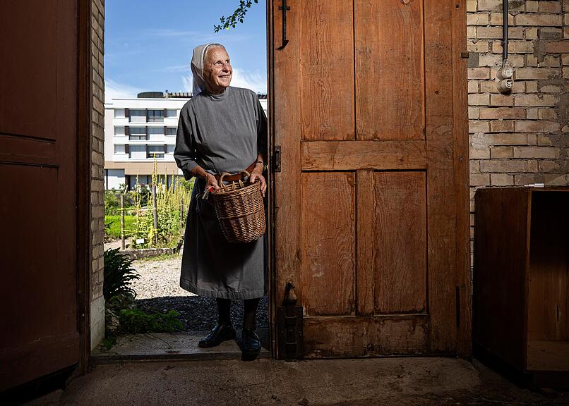 Für Schwester Theresita ist die Gartenarbeit im Klostergarten ...