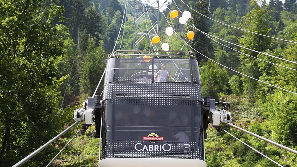 Die Cabrio-Bahn auf ihrer ersten Fahrt.