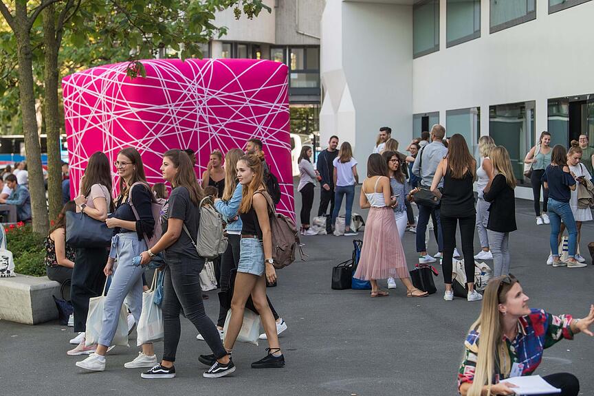 7938 Studierende starten in das neue Semester