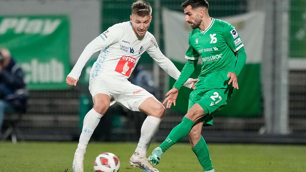 Topskorer Varol Tasar (rechts) bekommt die Luzerner Abwehr mit Martin ...