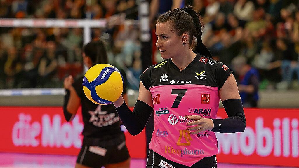 Die Muotathaler Volleyballerin Vanessa Gwerder spielte am Finaltag in ...