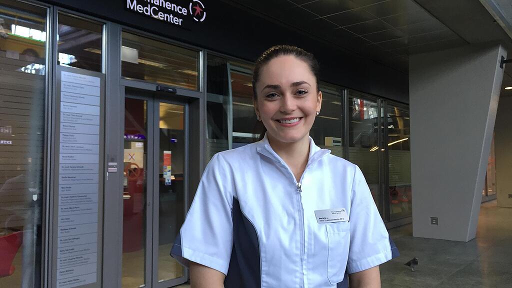 Die medizinische Praxisassistentin Leonora Berisha arbeitet im ...